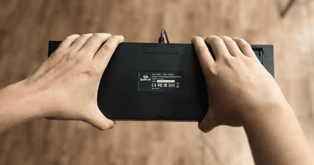 How to Manage the Problem of Spilled Water on Your Keyboard? - Tech To Geek