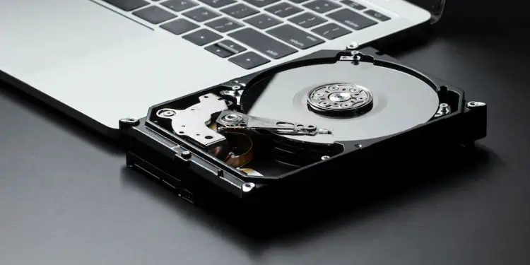How to Safely Remove a Hard Drive from a Laptop - Tech2Geek