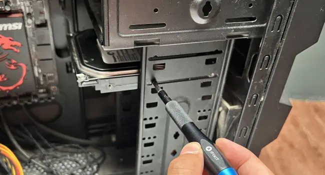 Step-by-Step Guide to Installing a Hard Drive - Tech2Geek
