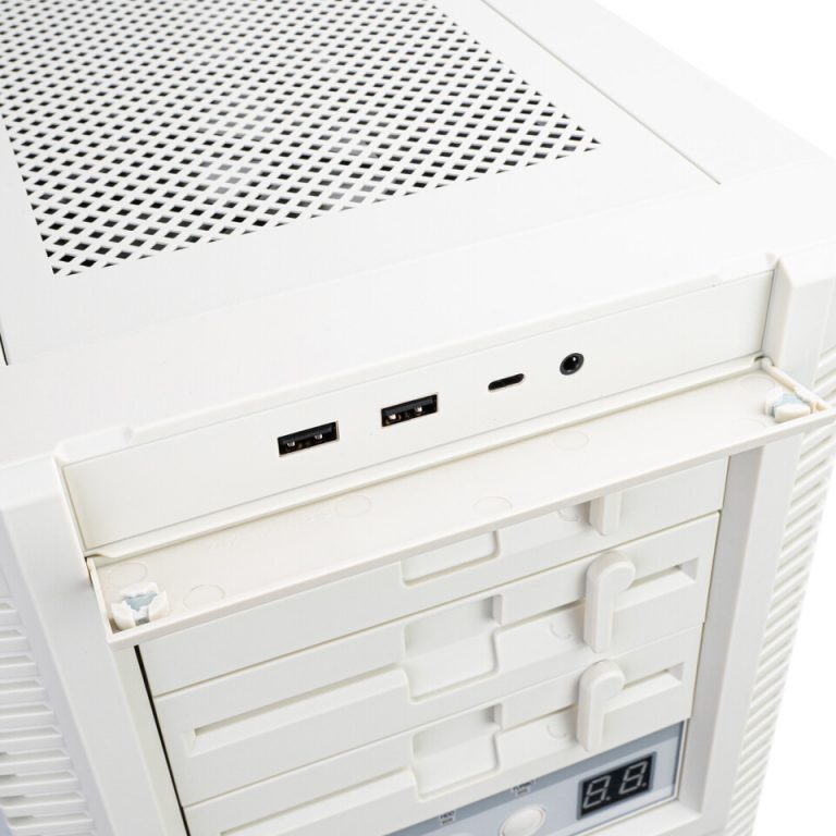 SilverStone FLP02: A Retro-Inspired PC Case for Extreme 2025 Hardware